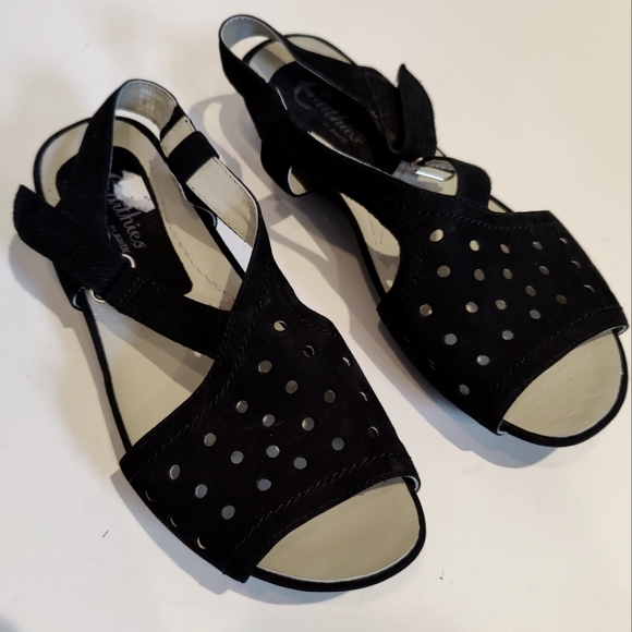 Earthies | Shoes | Earthies Razzoli Black Leather Sandals | Poshmark